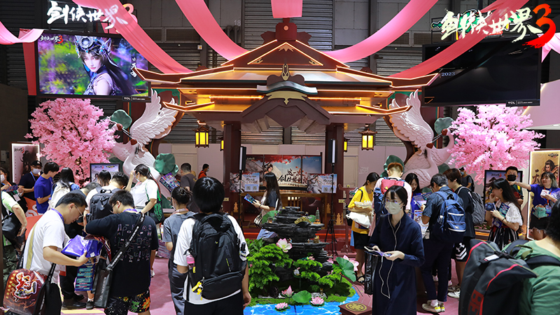 绝美coser抢眼！西山居《剑侠世界3》CJ国风展台爆红_资讯_360游戏